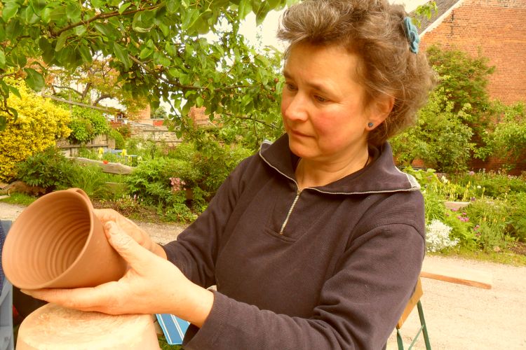 Töpferei Katrin Voigt - Arbeiten in der Werkstatt